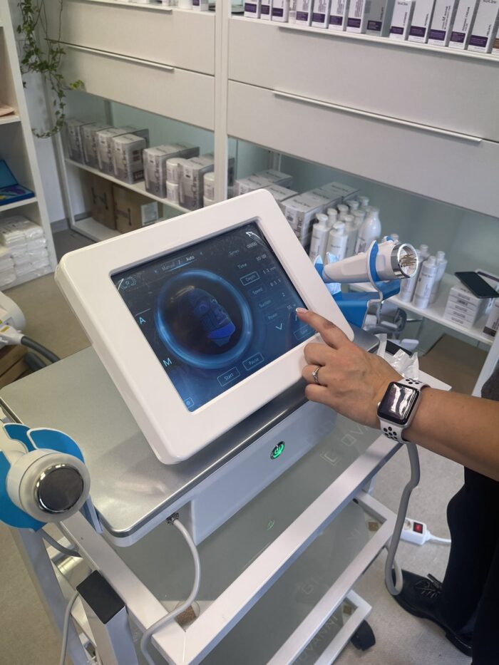 Fractional microneedle radiofrequency with cryo tip for face and body ...